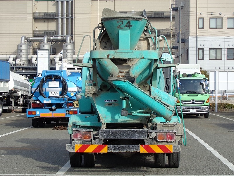 中古ミキサー車(生コン車) UDトラックス コンドル /H26 UDトラックス コンドル 4t ミキサー ドラム容量3.2立米 中古トラック詳細|中古トラック・トレーラー・バスの情報なら ...